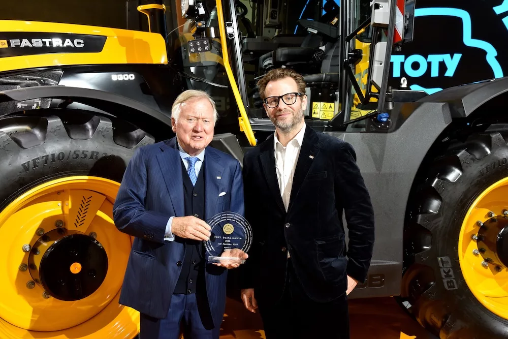 JCB's Fastrac Awarded 2025 Tractor of the Year